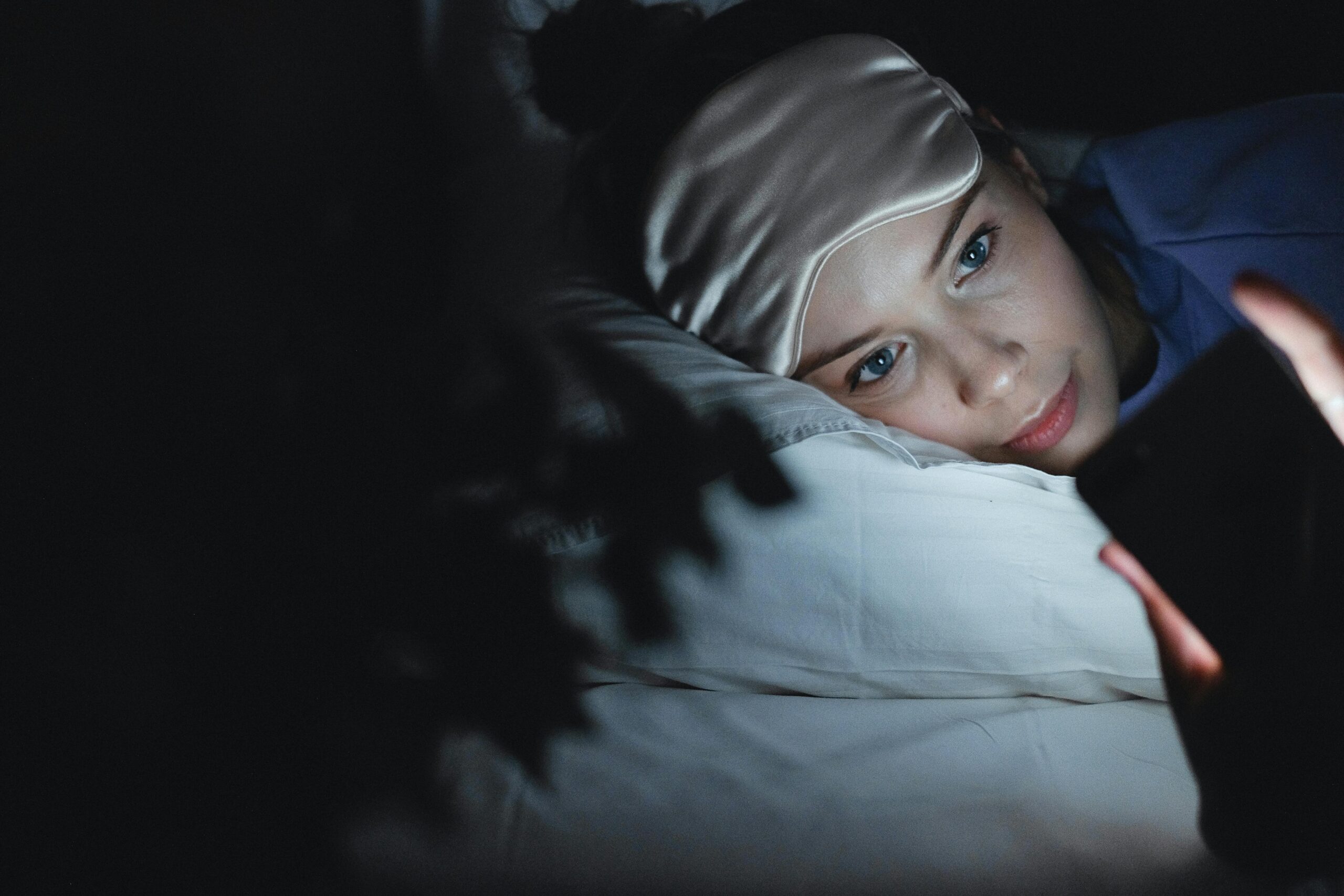 How Blue Light & Evening Technology Use Affects Your Sleep